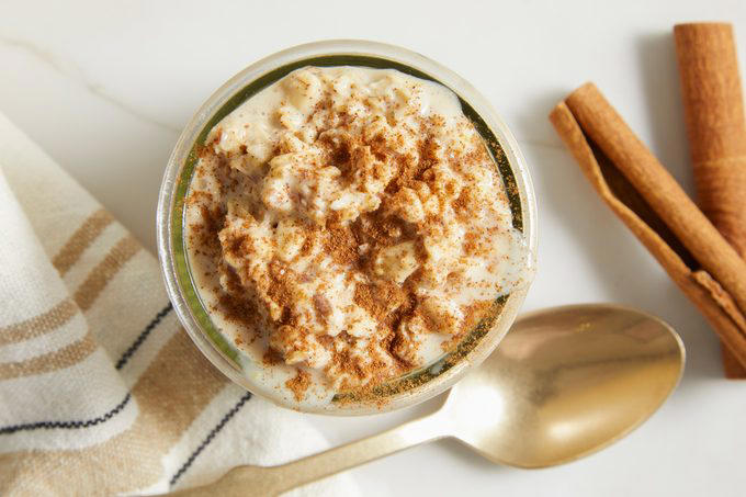 Cinnamon roll overnight oats