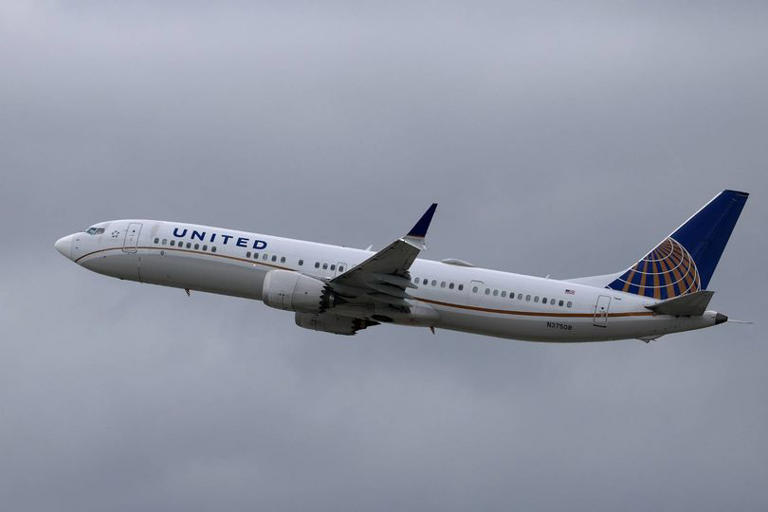 United Airlines flight in mid-air emergency as passenger tries to open door