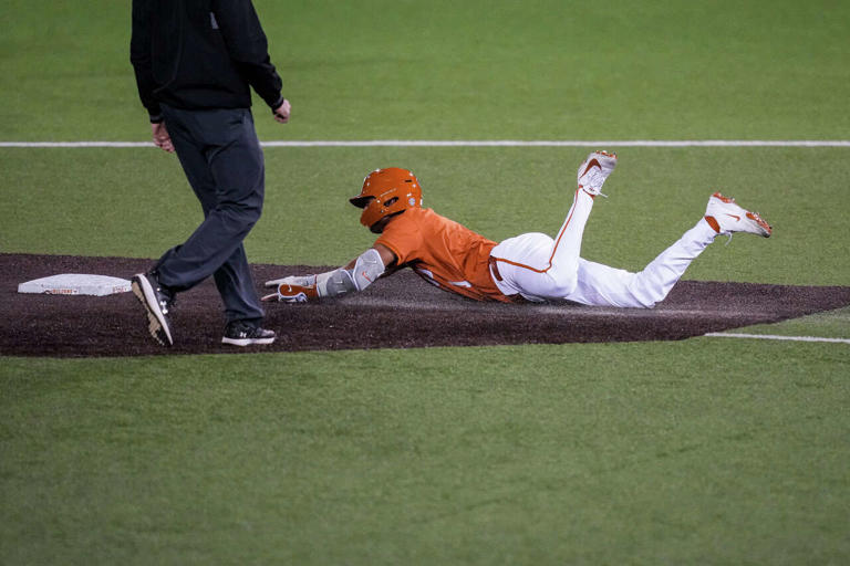 Texas baseball gives runners their freedom on the paths en route to 100 ...