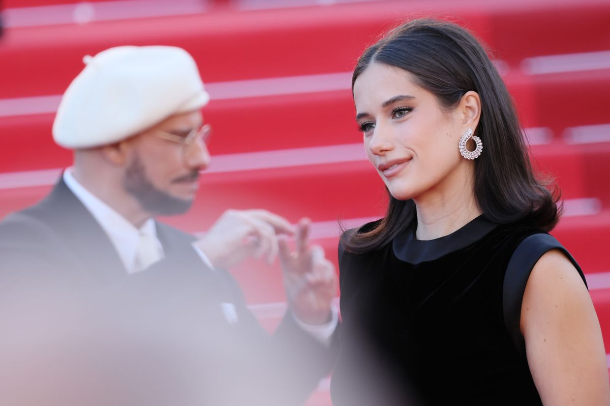 John Travolta’s daughter, Ella Bleu, proves the classic '60s blowout is ...