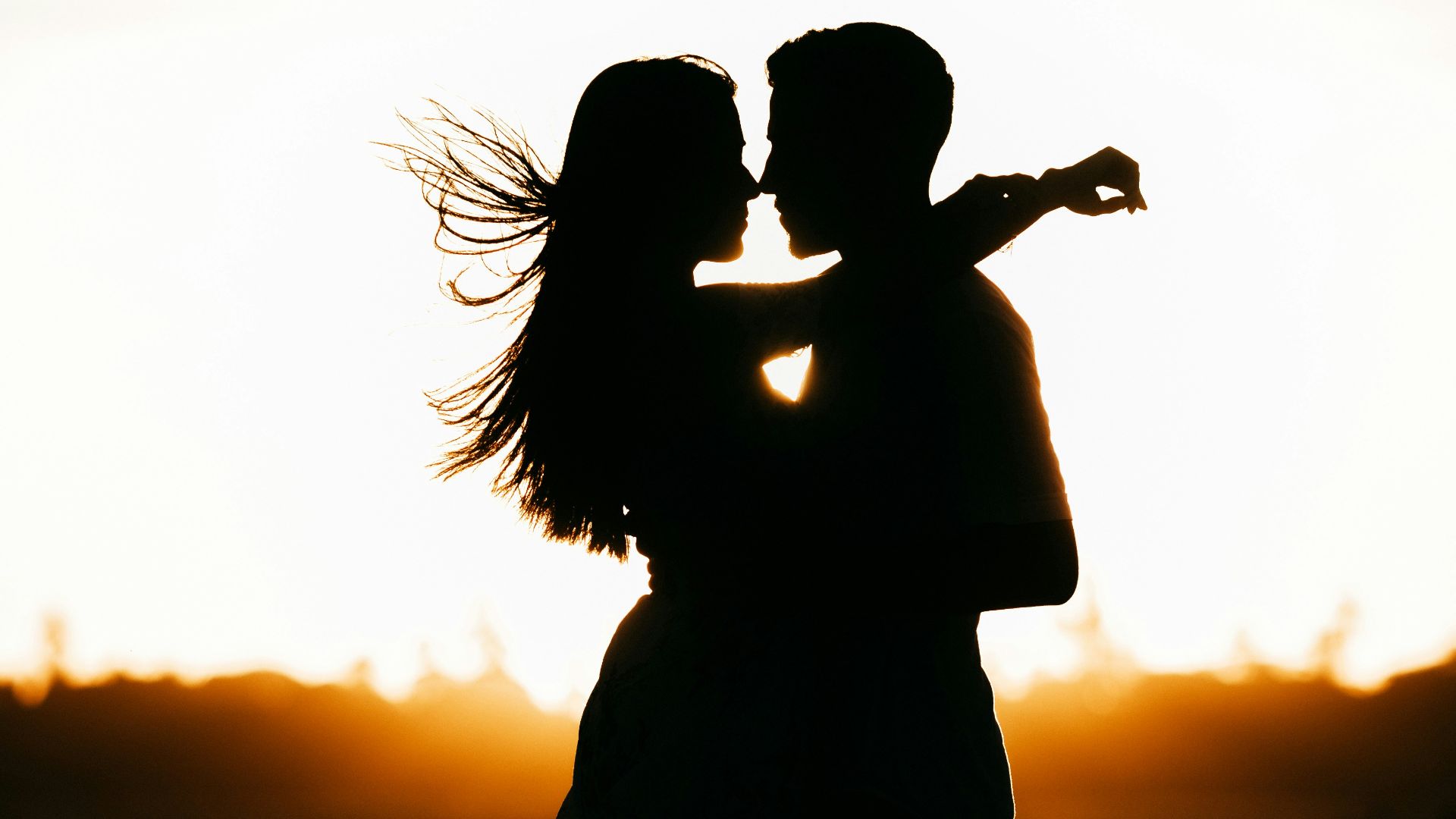 10 compliments men rarely forget & 10 women rarely hear enough