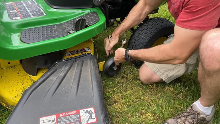 Should lawn mower deck wheels touch the ground?