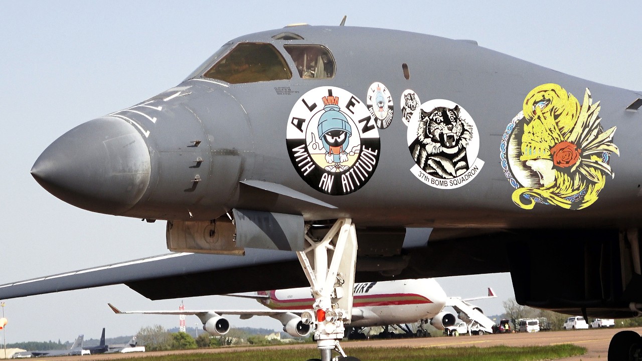 Watch the B-1 land for seconds – then launch like it regrets stopping