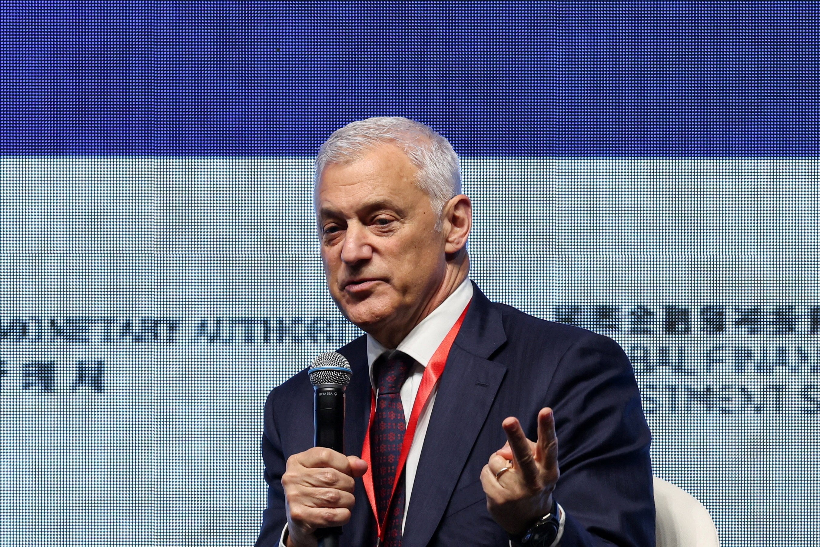 Multi-millionaire bank boss grovels after four-word insult to workers