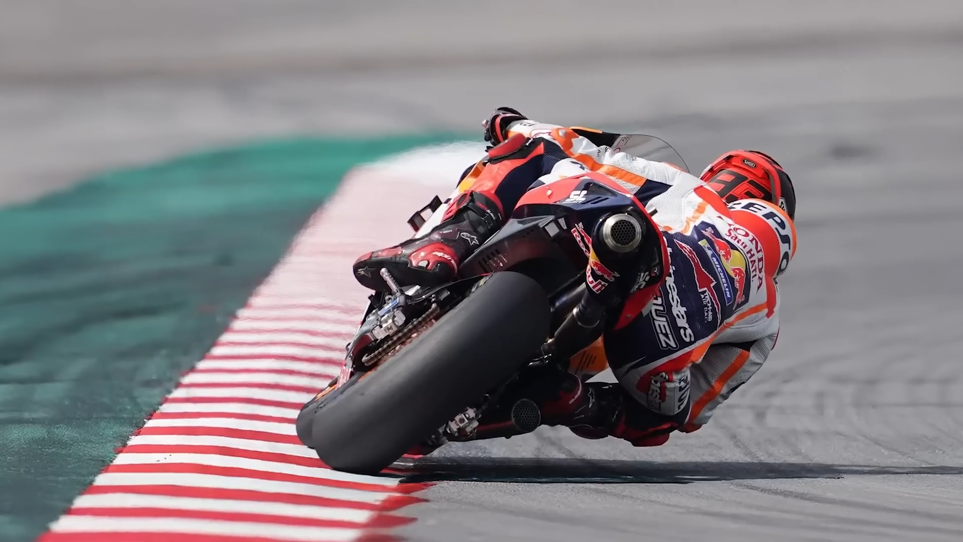 The physics that keep you upright in turns