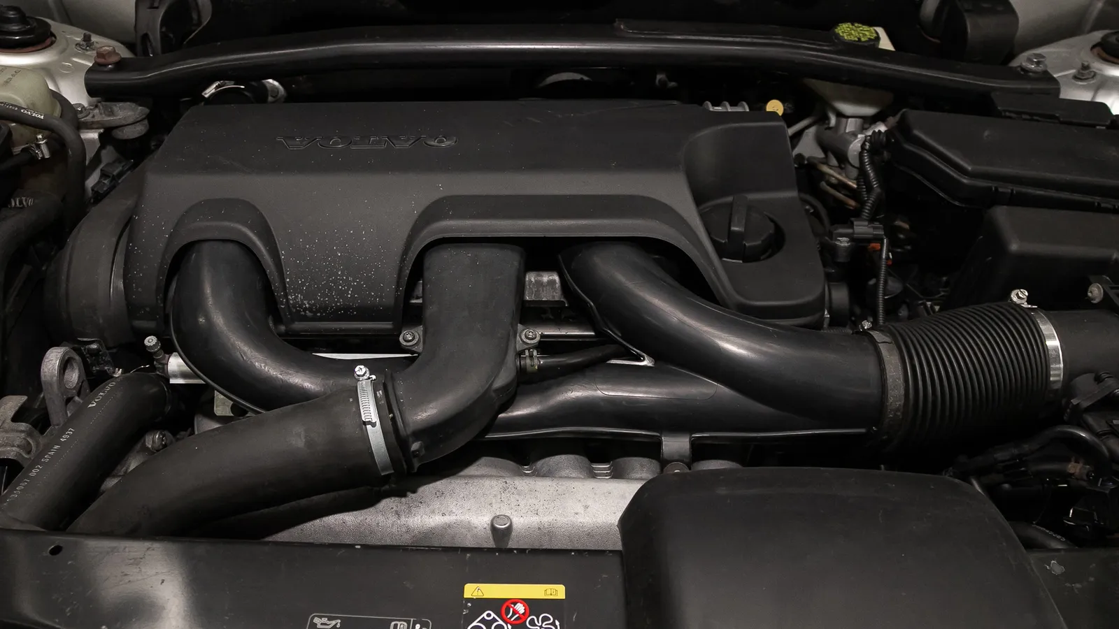 Volvo no longer operates combustion engine factories, but still sells ...