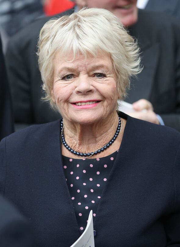 Judith Chalmers dead: Legendary travel presenter dies after Alzheimer's ...