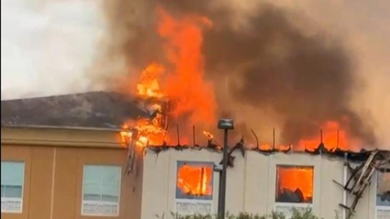 Lightning strike sparks major fire at Brady hotel; no injuries reported