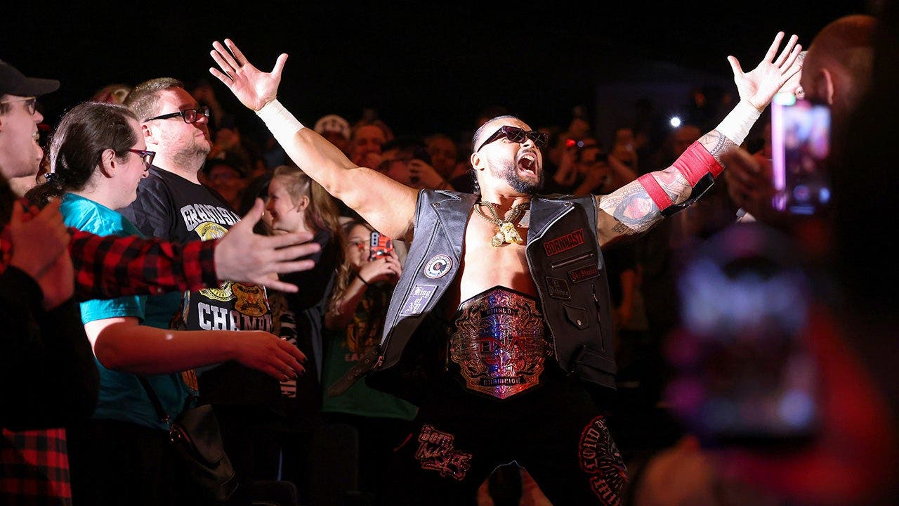 Mike Santana faces Steve Maclin in grudge match for TNA world title ...