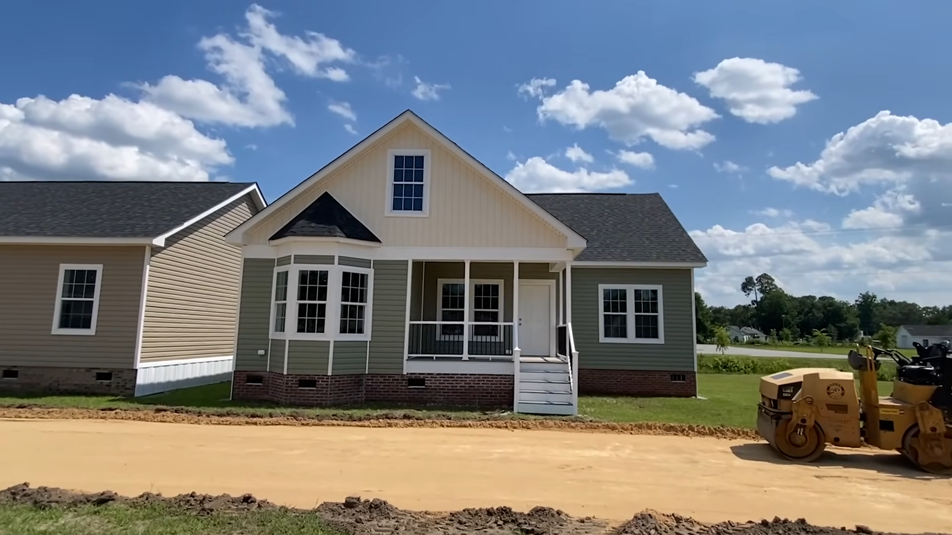 Eastmore by Skyline Champion | 3 bed, 2 bath prefab house tour