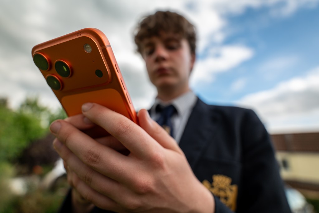 Children arriving at school 'too tired to learn' because of late-night ...