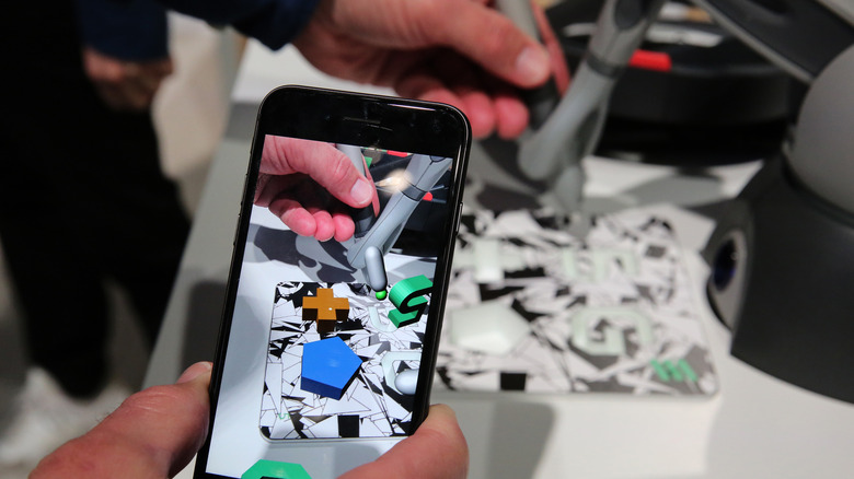 What's the difference between VR and AR?