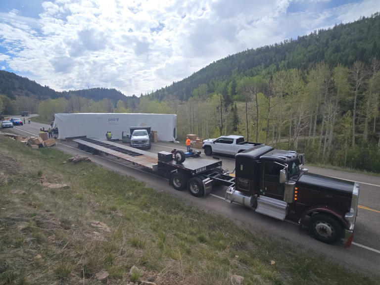 Modular home falls off flatbed truck, shuts down Highway 62 in San ...