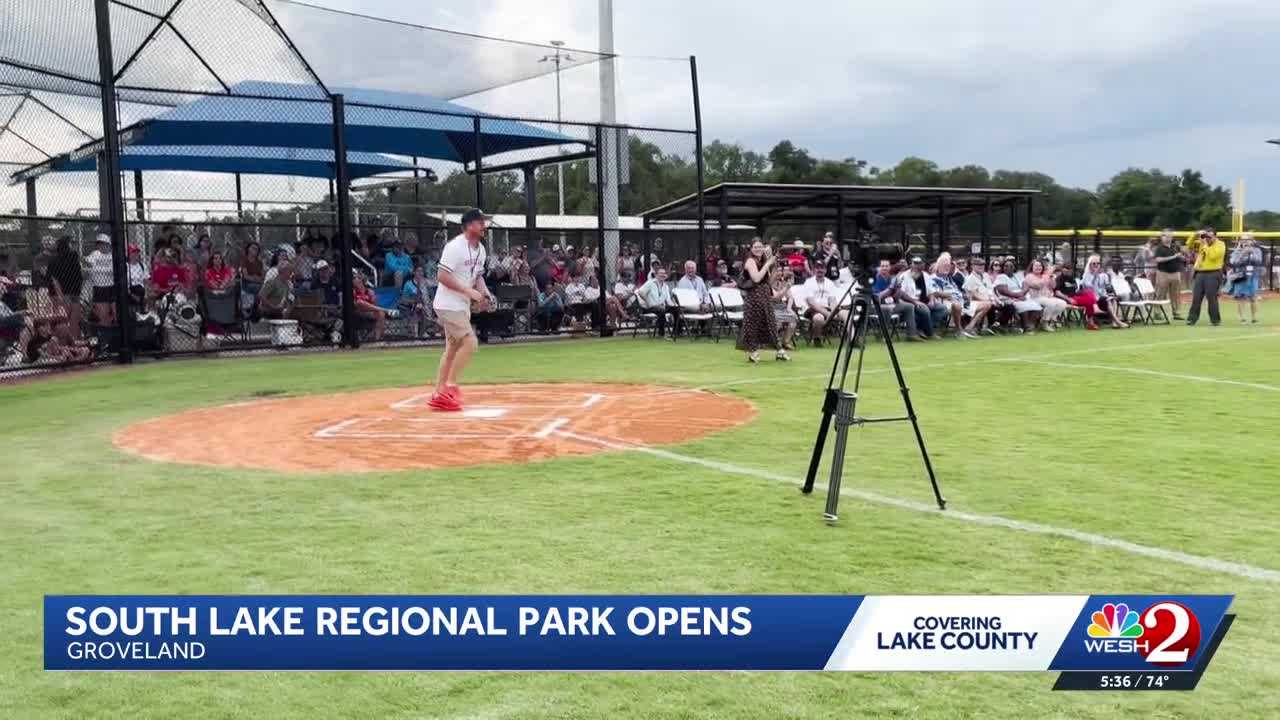 Hundreds of players, parents mark opening of new Groveland ball fields