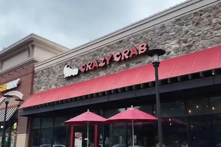 Waiter axed for handing receipt to diners calling them the N-word ...