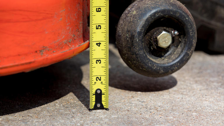 Should lawn mower deck wheels touch the ground?