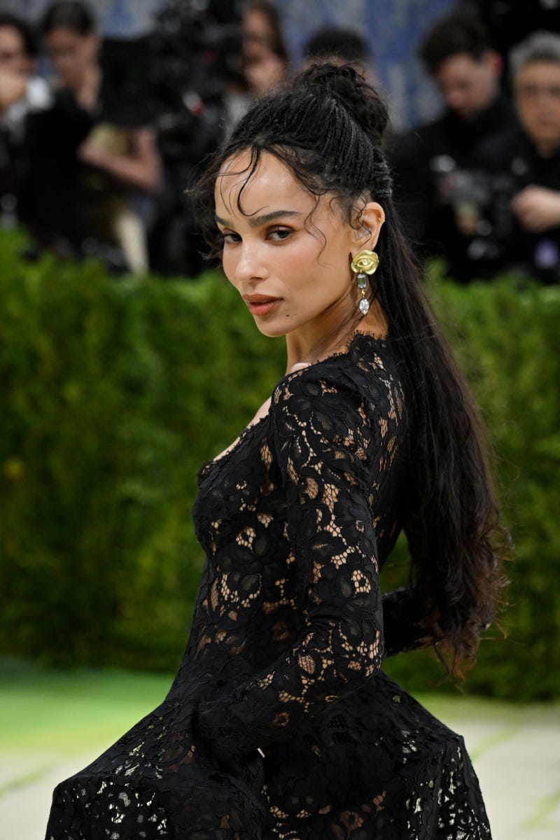 No, not bobs—this is the hair trend beauty editors are spotting all ...
