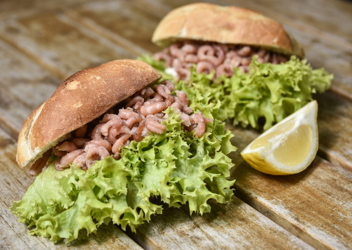 Fischbrötchen-Preischeck in Büsum: So teuer sind Krabben, Matjes und Co.