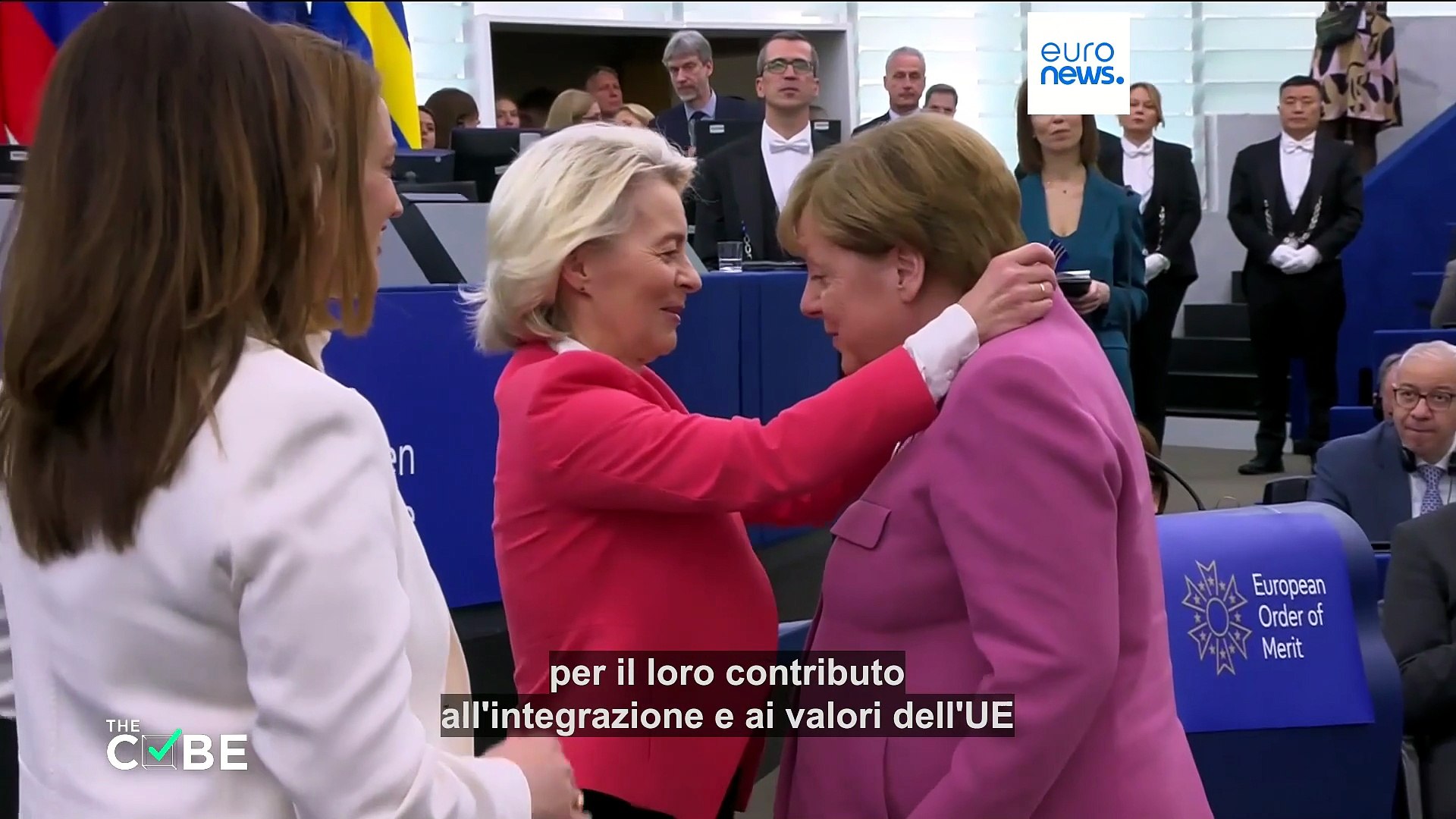 UE: finti applausi per Angela Merkel a Strasburgo, la fake news sui ...