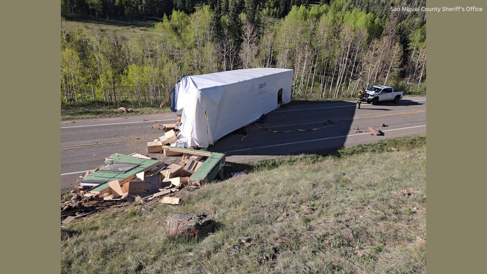 Modular home falls off flatbed truck, shuts down Highway 62 in San ...