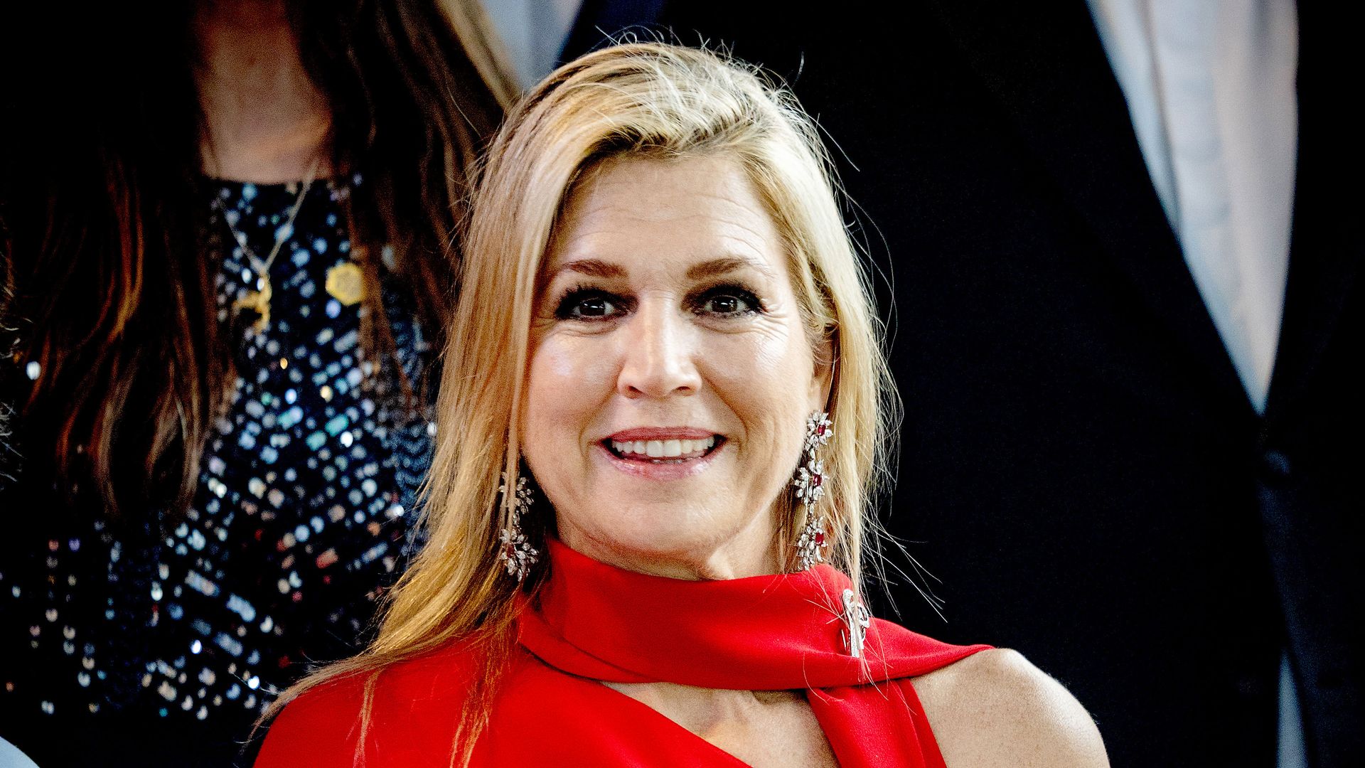 Queen Máxima dazzles at the King Willem I Awards in Valentino and ...