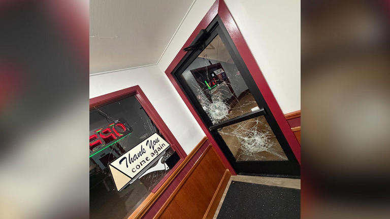 North Highlands breakfast spot Pancake Palace broken into, windows smashed