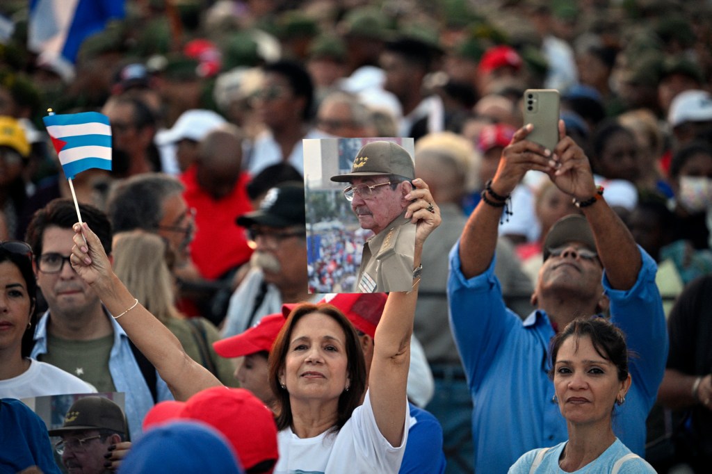 Thousands of Cubans protest against US Castro indictment: 'Viva Raul'