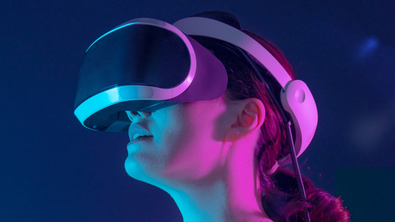What's the difference between VR and AR?