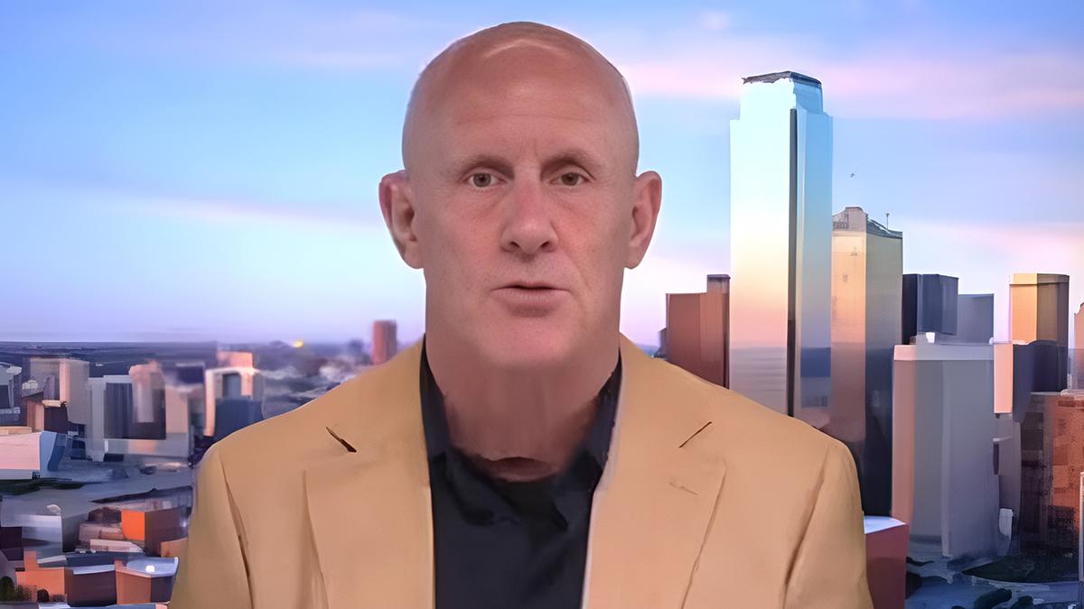 Fox News guest sparks theory he's wearing a mask in bizarre clip