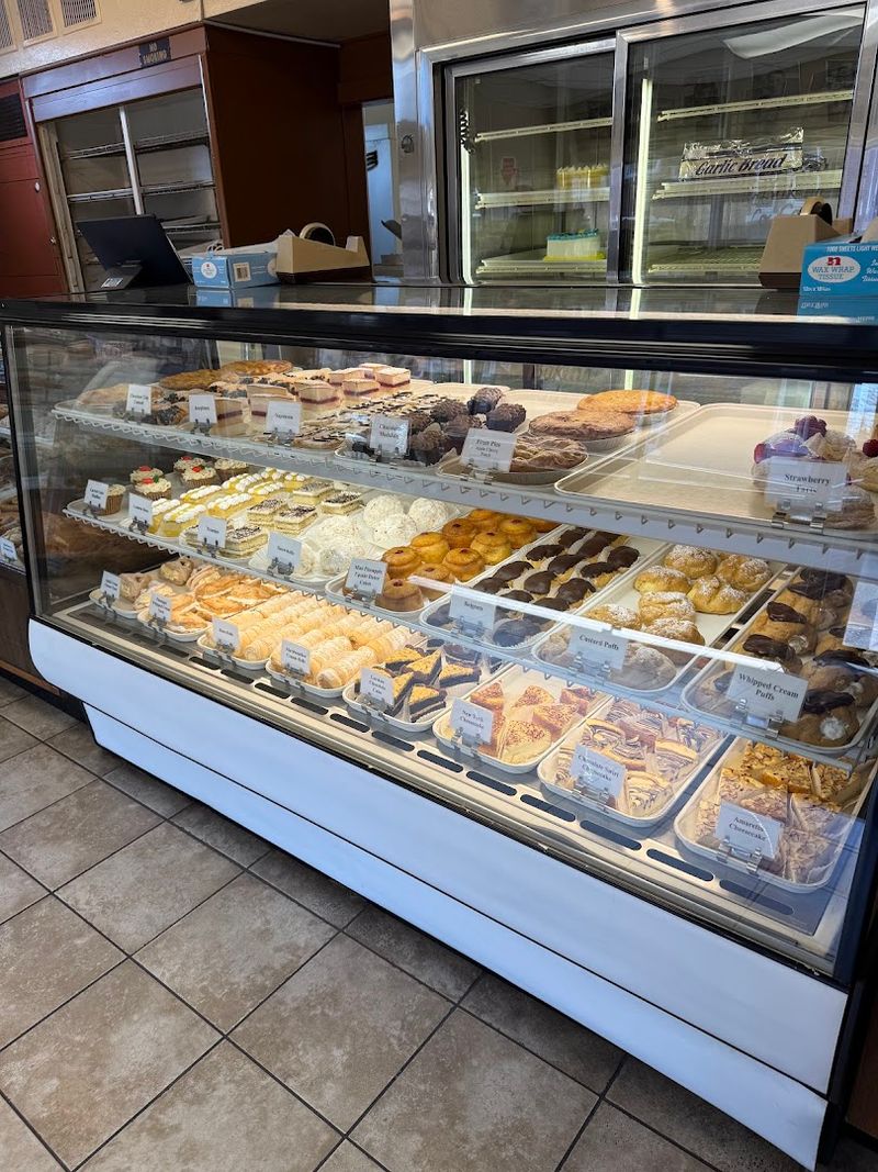 This Missouri Italian bakery has been hand-rolling cannoli for generations