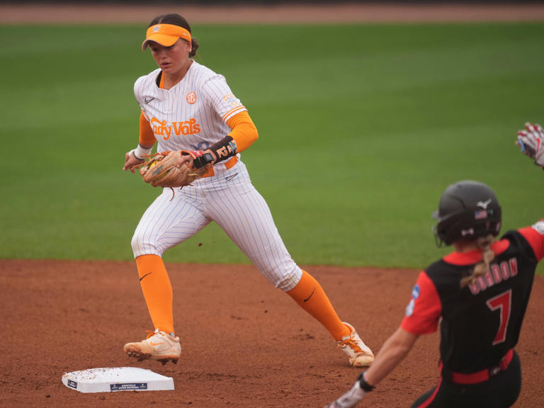 Georgia loses 2-1 Tennessee softball in Game 2: Highlights