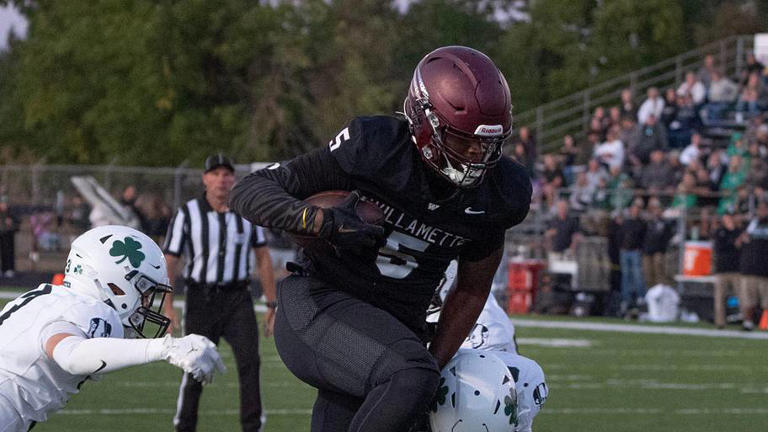 Oregon recruiting flexes rare connection with local high school