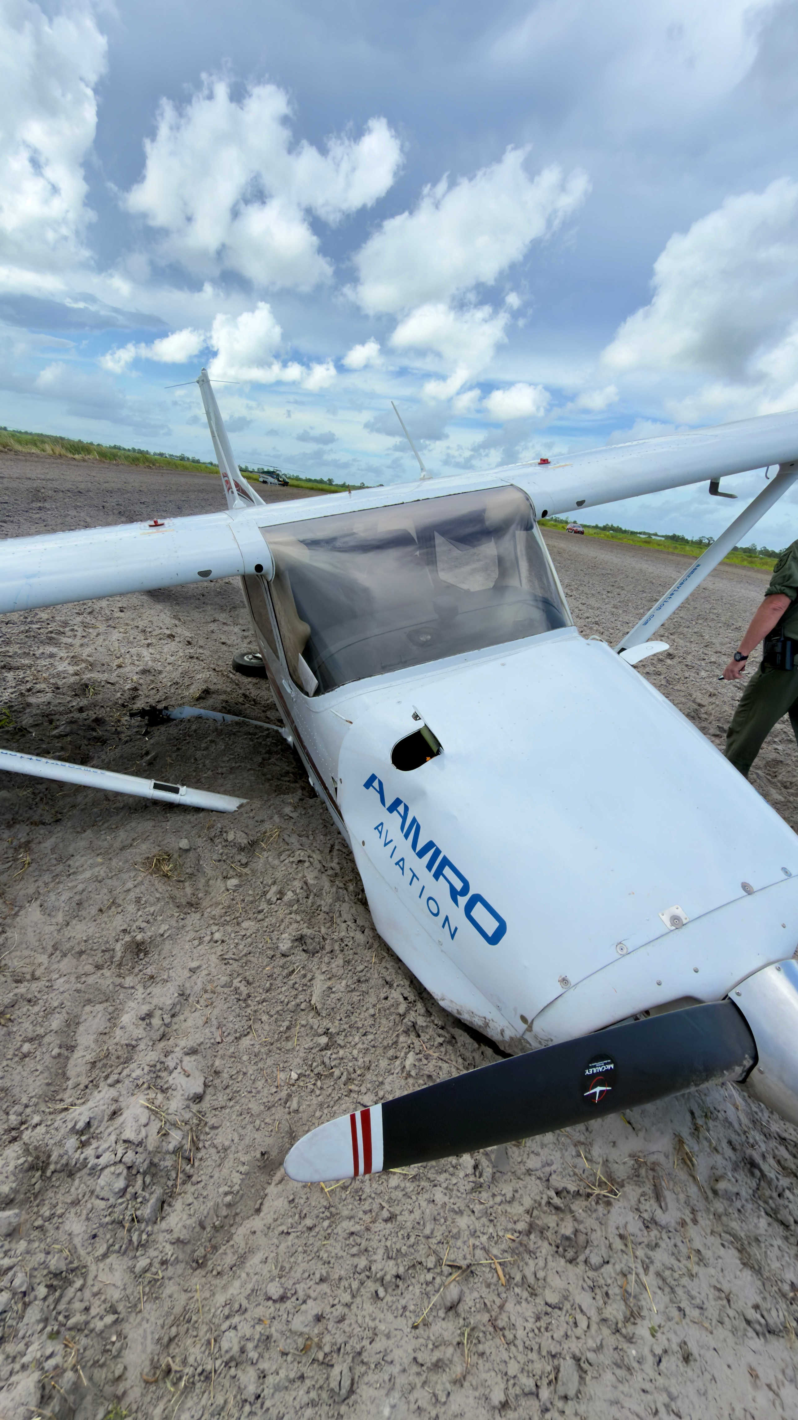 Small plane makes emergency landing in Hobe Sound