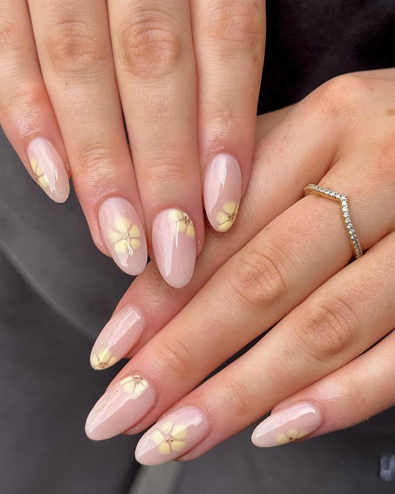 10 long-lasting builder gel manicures to keep your almond shaped nails ...