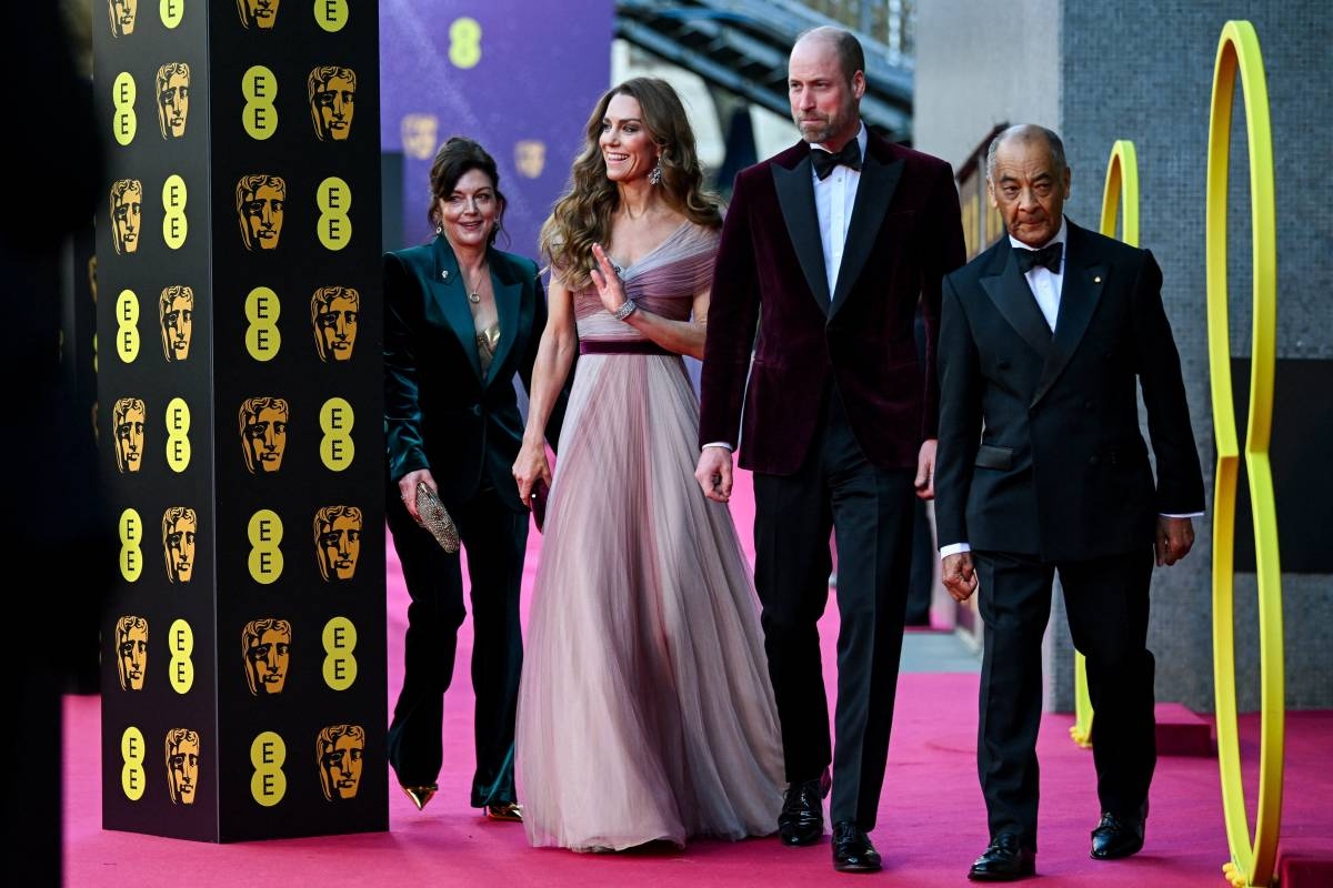 Kate 'edging' back into foreign trips after illness Prince William
