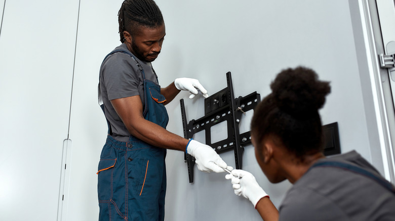 Forget studs: Here's an easy way to mount a TV without drilling