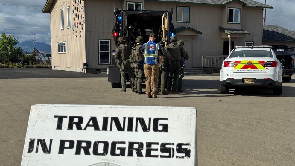 Grants Pass police SWAT team completes 3-day training with national ...