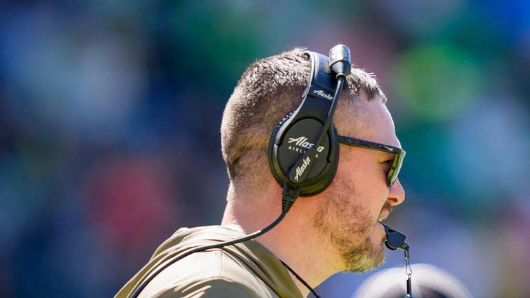 Oregon recruiting flexes rare connection with local high school