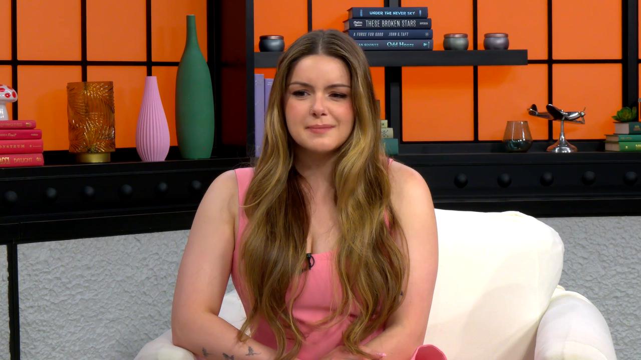 Ariel Winter debunks the rumors about her living situation with 'Modern ...