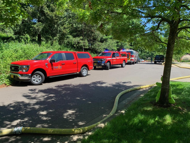 Crews respond to West Linn house fire Friday morning