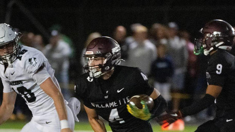 Oregon recruiting flexes rare connection with local high school