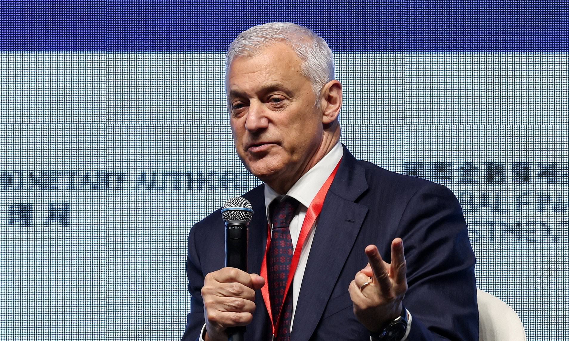 Standard Chartered chief sorry for 'upset' caused by AI comment