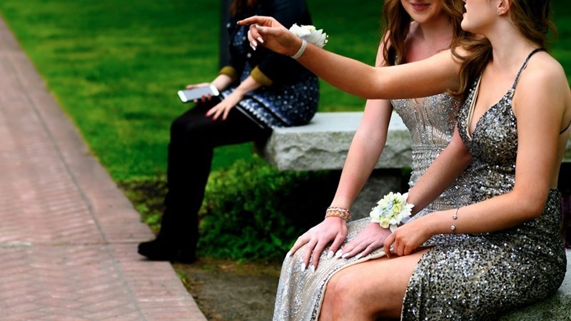 Mom stands up for her son and daughter after another teen's mom tries ...