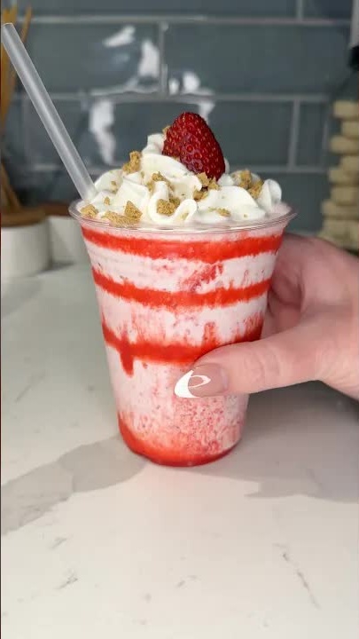 Viral strawberry cheesecake milkshake recipe 🍓🥛 #recipe #milkshake # ...