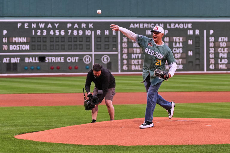 Rocket returns: Roger Clemens throws out 1st pitch to son Kody at Fenway