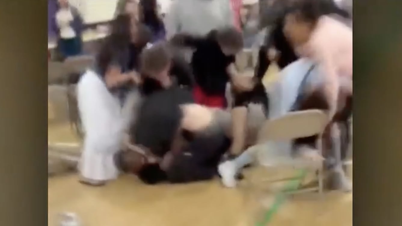 Brawling parents derail kindergarten graduation