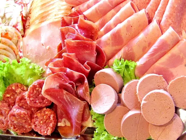 OMS reforça alerta sobre riscos do consumo excessivo de carnes processadas