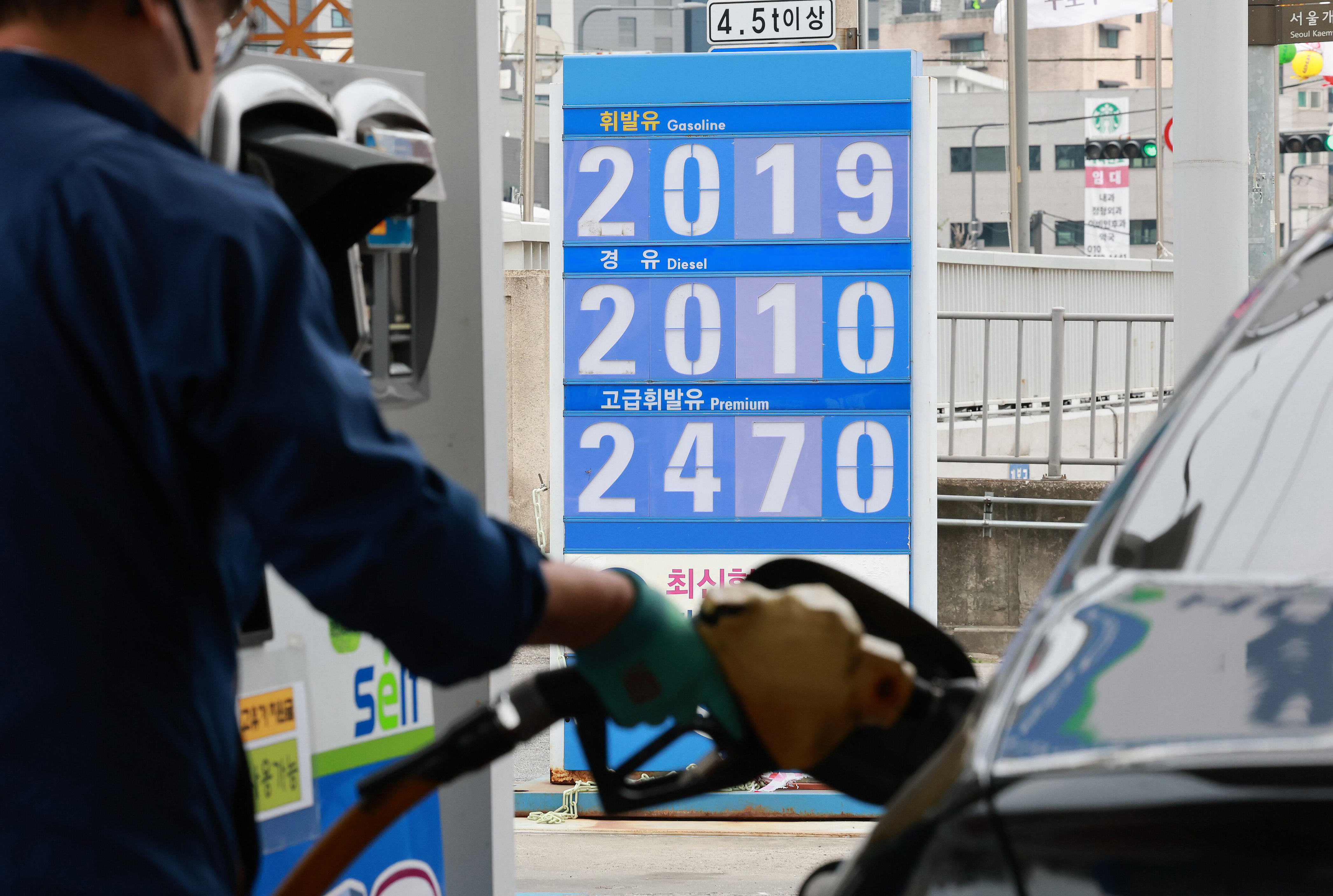 Gas prices fall after 8 weeks
