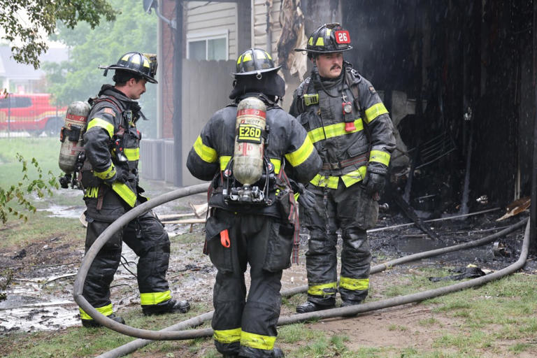 35 people, 5 cats displaced as apartment complex on Indy’s south side ...