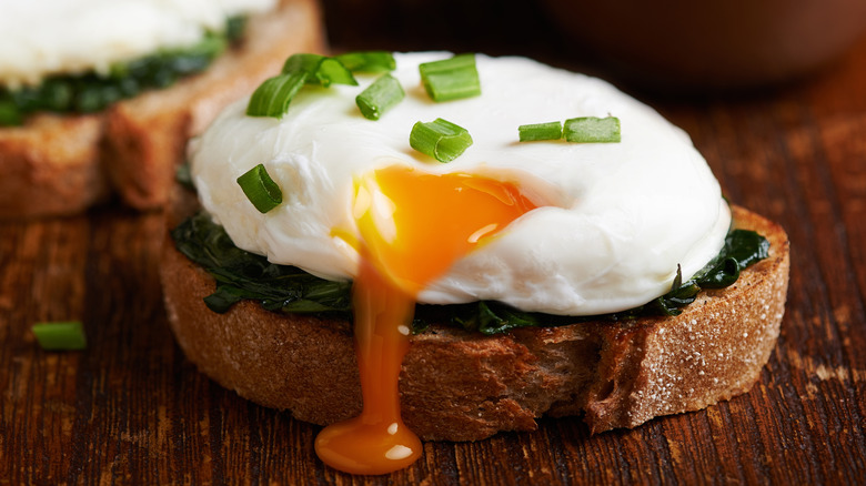 14 tips you need when cooking poached eggs